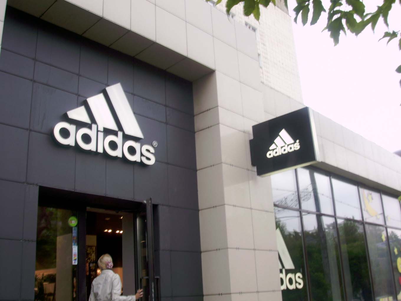 Adidas увеличила прибыль в 2,5 раза во II квартале – Новости ритейла и ...